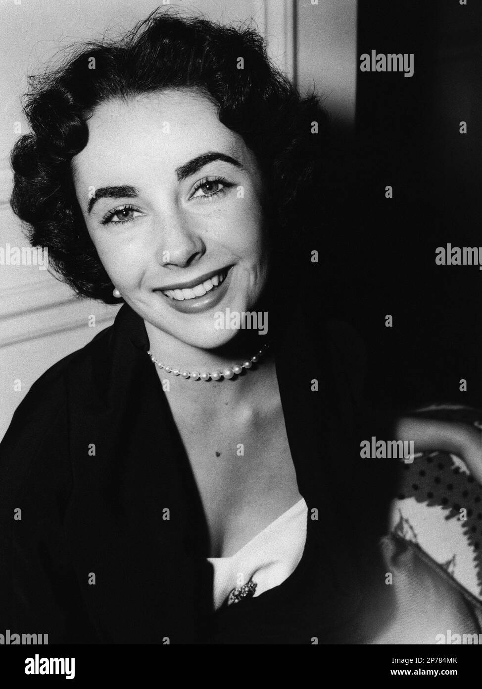 FILE - In a June 10, 1950 file photo, actress Elizabeth Taylor is shown ...
