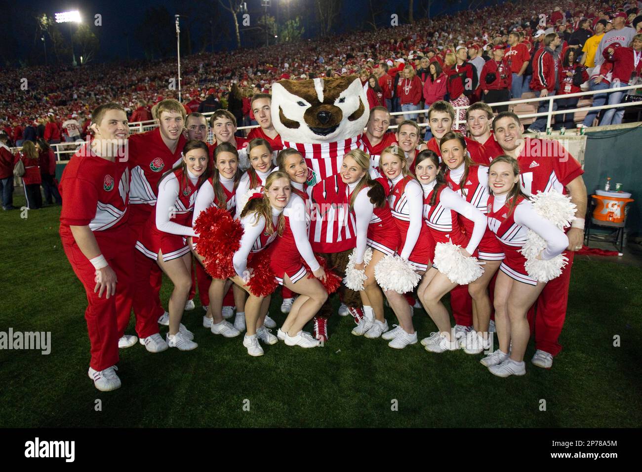 Wisconsin Badgers cheerleading squad poses with mascot Bucky Badger ...