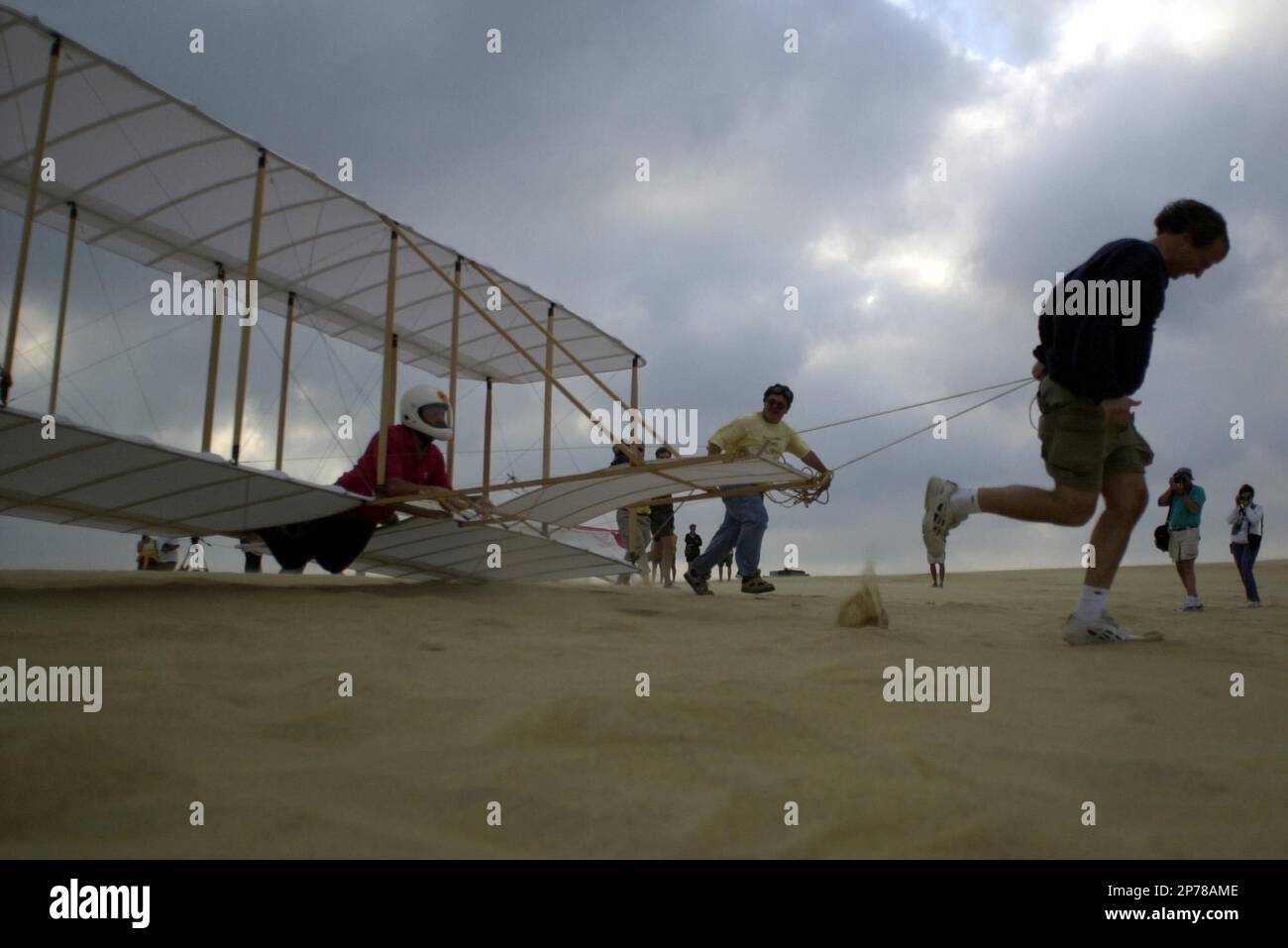Pilot Dudley Mead, left, tries to stay aloft in an attempt Sunday by ...