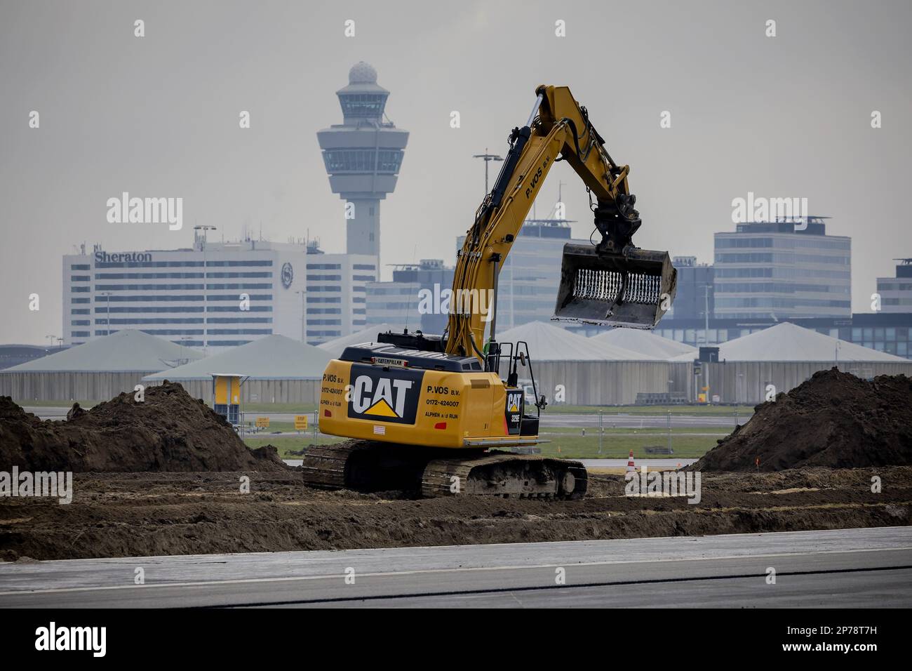 SCHIPHOL - Maintenance work on the Zwanenburgbaan. The runway at ...