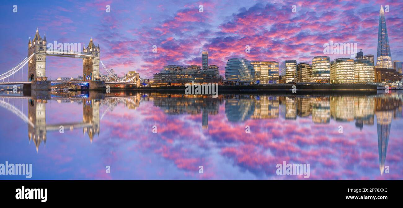 The skyline of London after sunset time: Tower Bridge and Thames ...