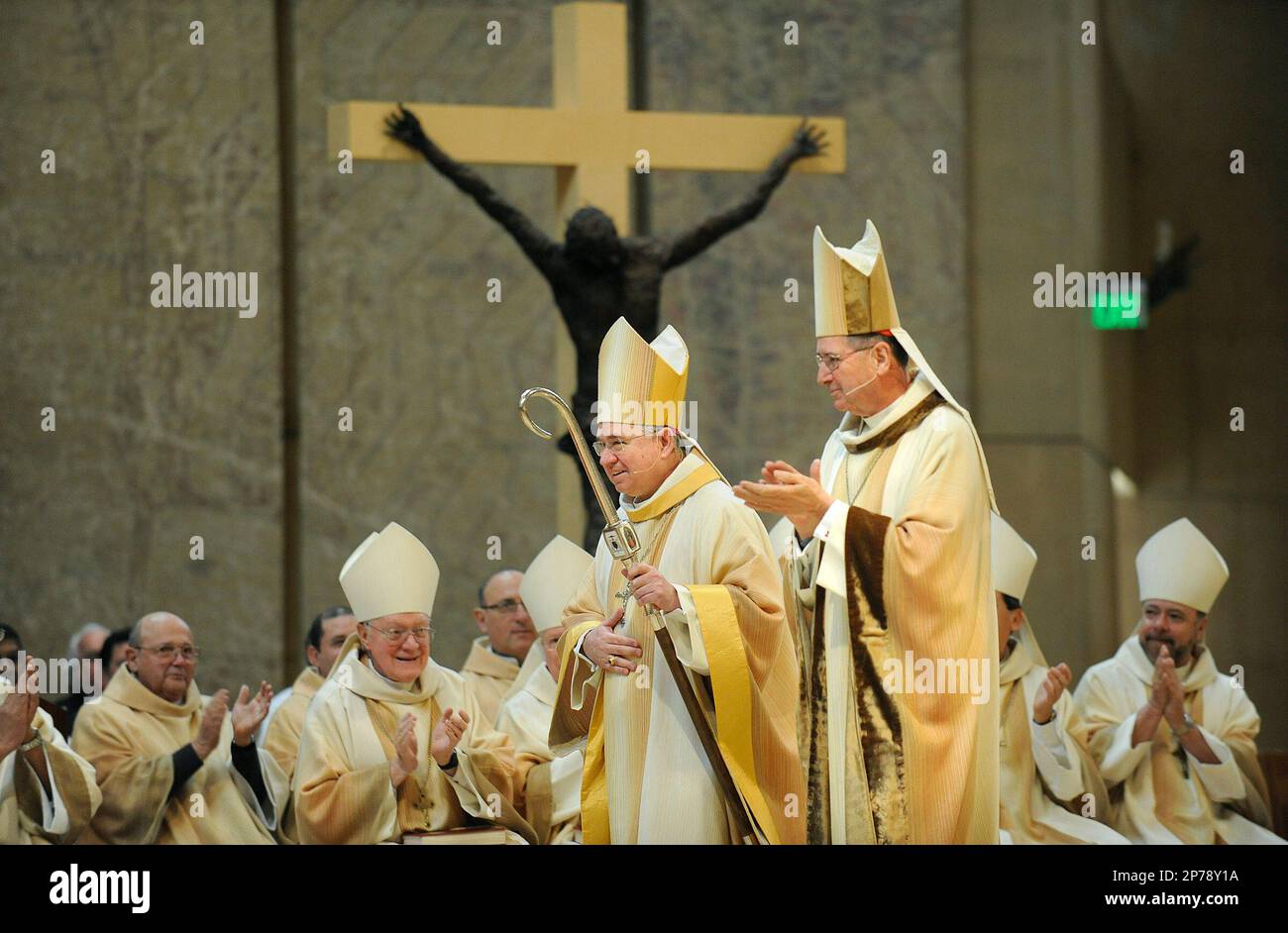 New Archbishop Jose Gomez, center, and retiring Cardinal Roger Mahony ...