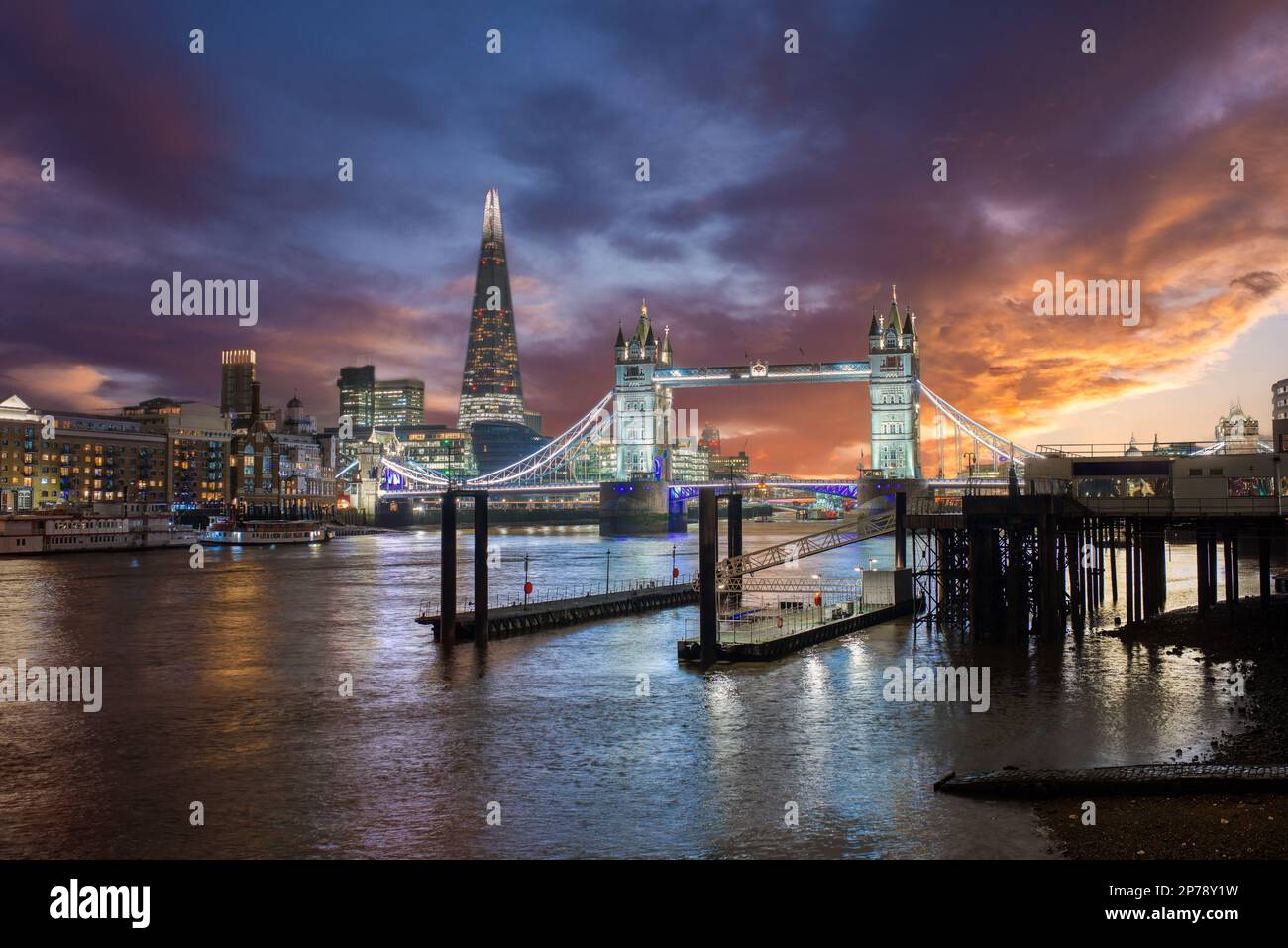 The skyline of London after sunset time: Tower Bridge and Thames ...