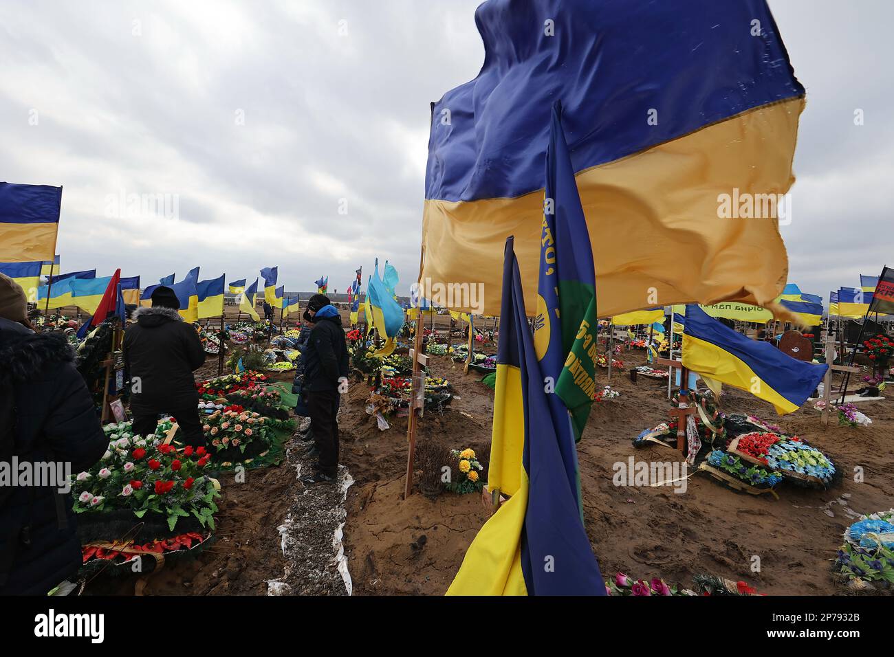 Kharkiv cemetery hi-res stock photography and images - Alamy