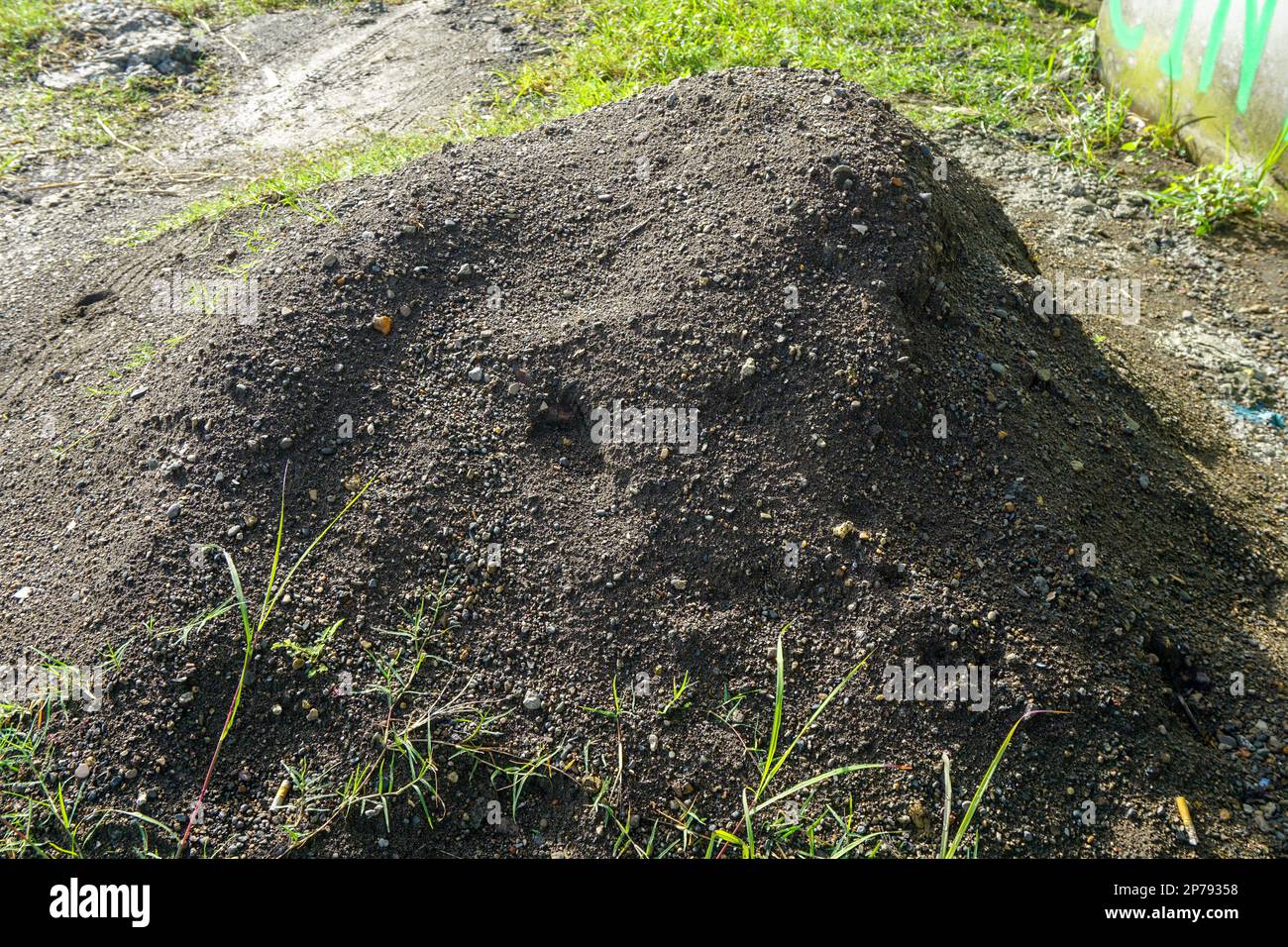 Black sand and gravel hi-res stock photography and images - Alamy