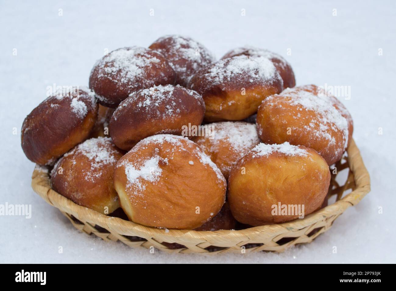 In a wicker plate in the snow in winter, Ukrainian donuts Stock Photo ...