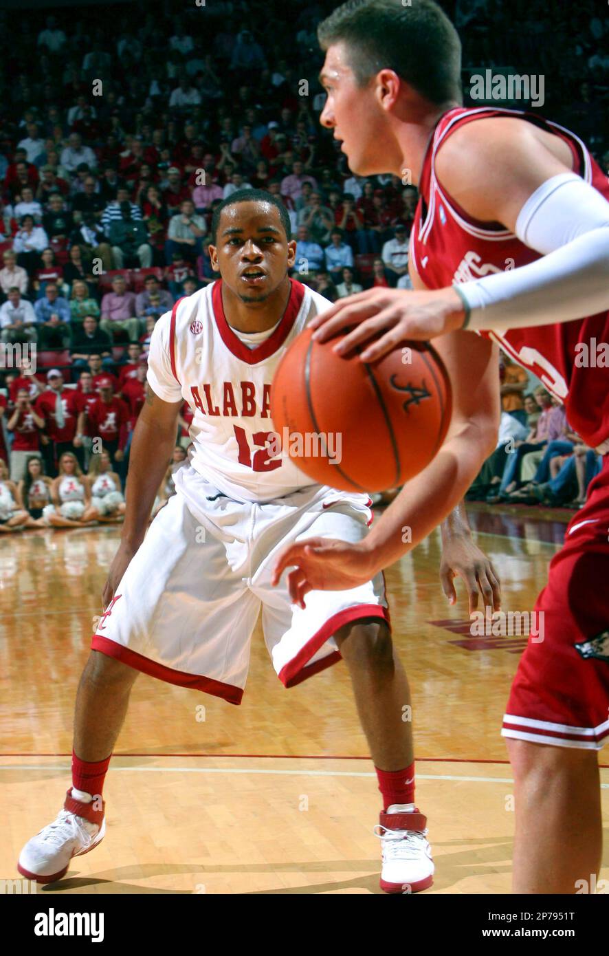 Alabama guard Trevor Releford (12) guards against Arkansas' Rotnei ...