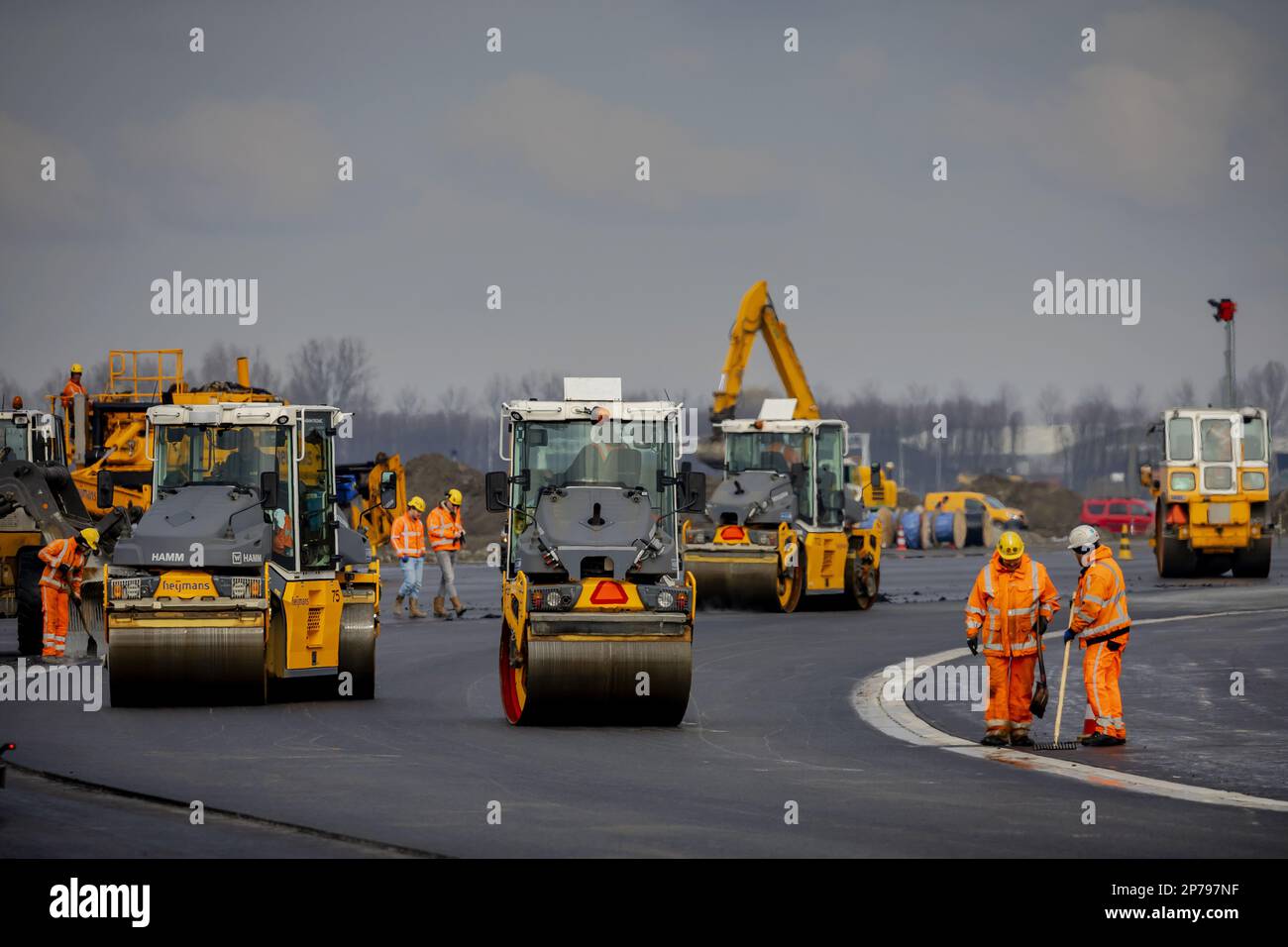 SCHIPHOL - Maintenance work on the Zwanenburgbaan. The runway at ...