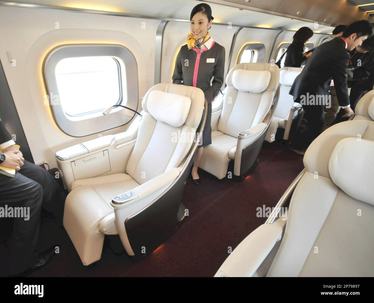 JR East unveils a brand new class, called Gran Class of Shinkansen ...