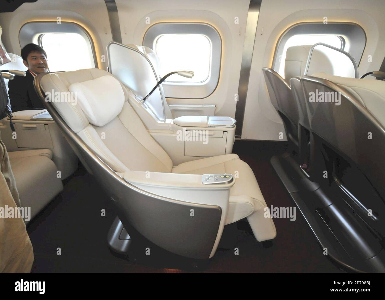 JR East unveils a brand new class, called Gran Class of Shinkansen ...