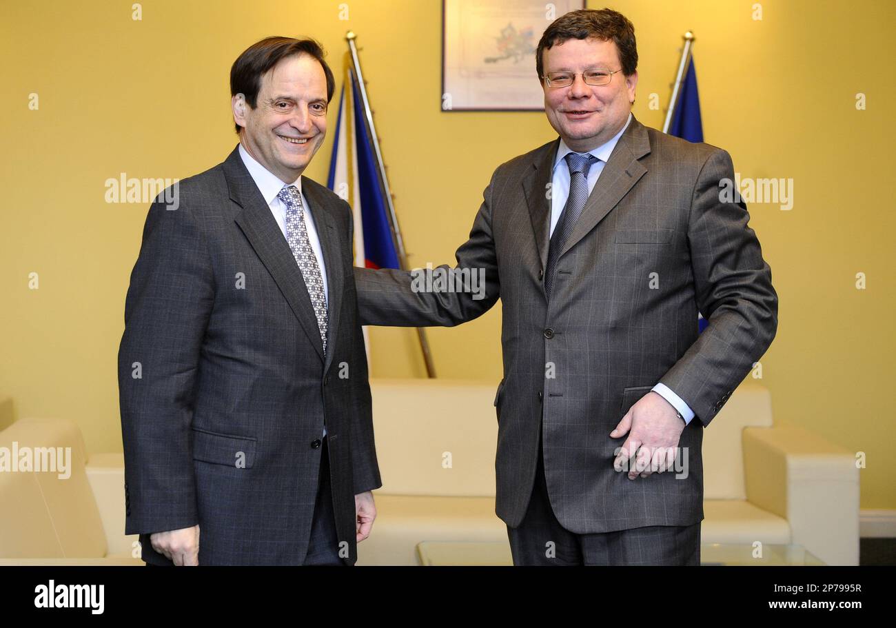 Czech Minister of Defence Alexandr Vondra, right, and Israeli Deputy ...