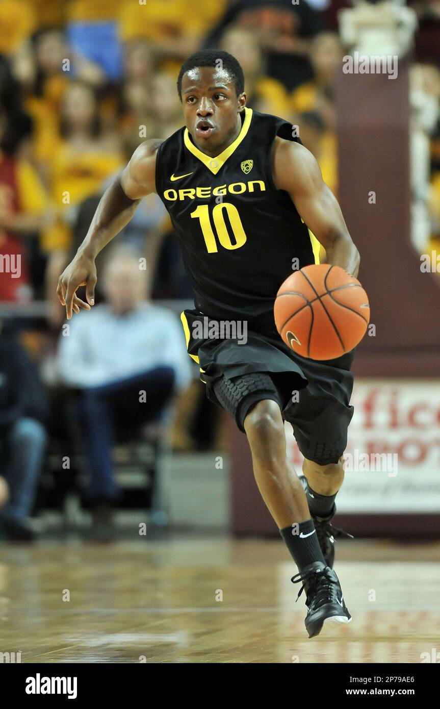 February 12, 2011 Los Angeles, CA.Oregon Ducks guard Johnathan Loyd #10 ...