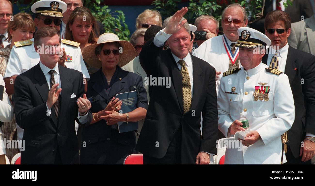 President Clinton acknowledging the crowd at the commissioning of the ...
