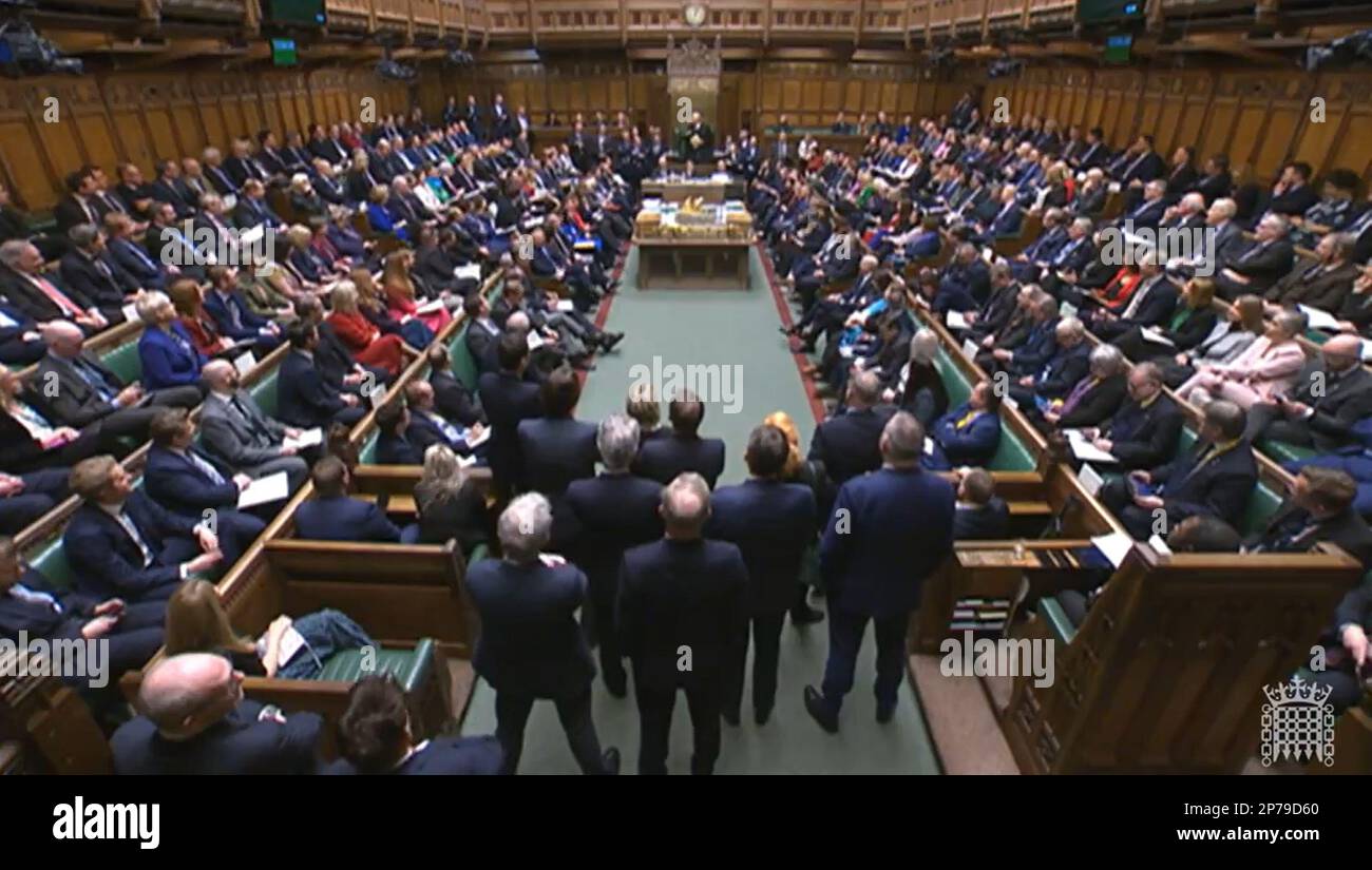 Mps during prime ministers questions in the house of commons hi-res ...