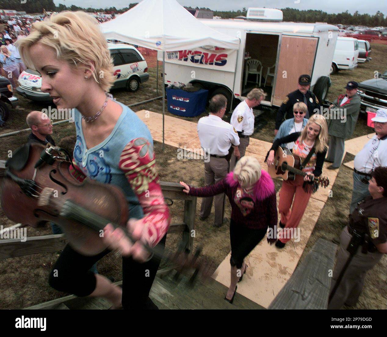 The DIXIE CHICKS sprint for the stage at Suffolks opening day to Peanut ...