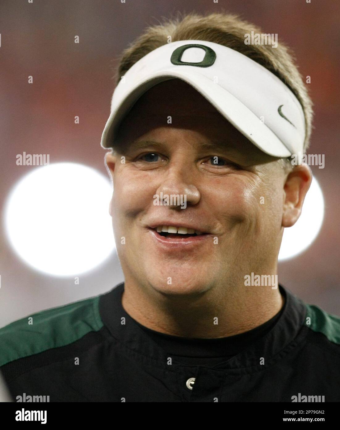 Oregon Ducks head coach Chip Kelly in the first quarter against the ...