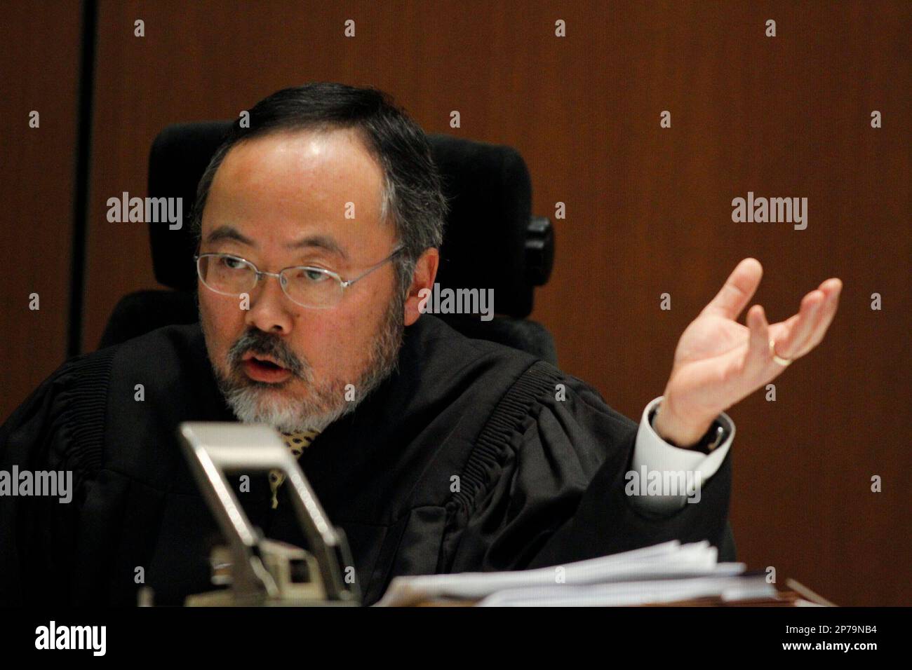 Judge Lance Ito listens to opening statements in the trial of David Del ...
