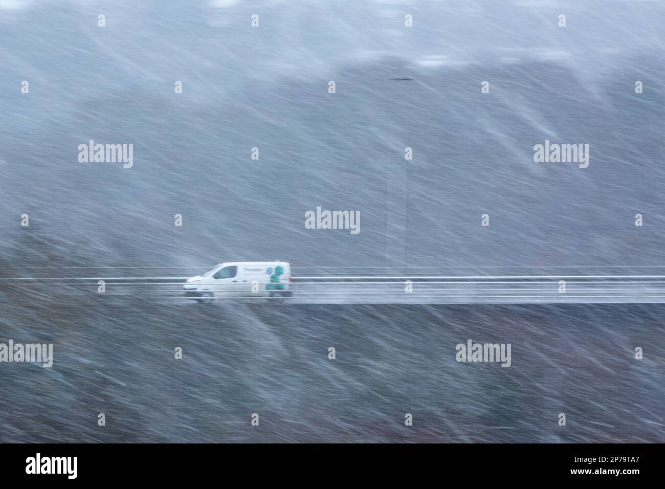 Cardiff, Wales, UK. 8th Mar, 2023. Motorists navigate thick falling ...