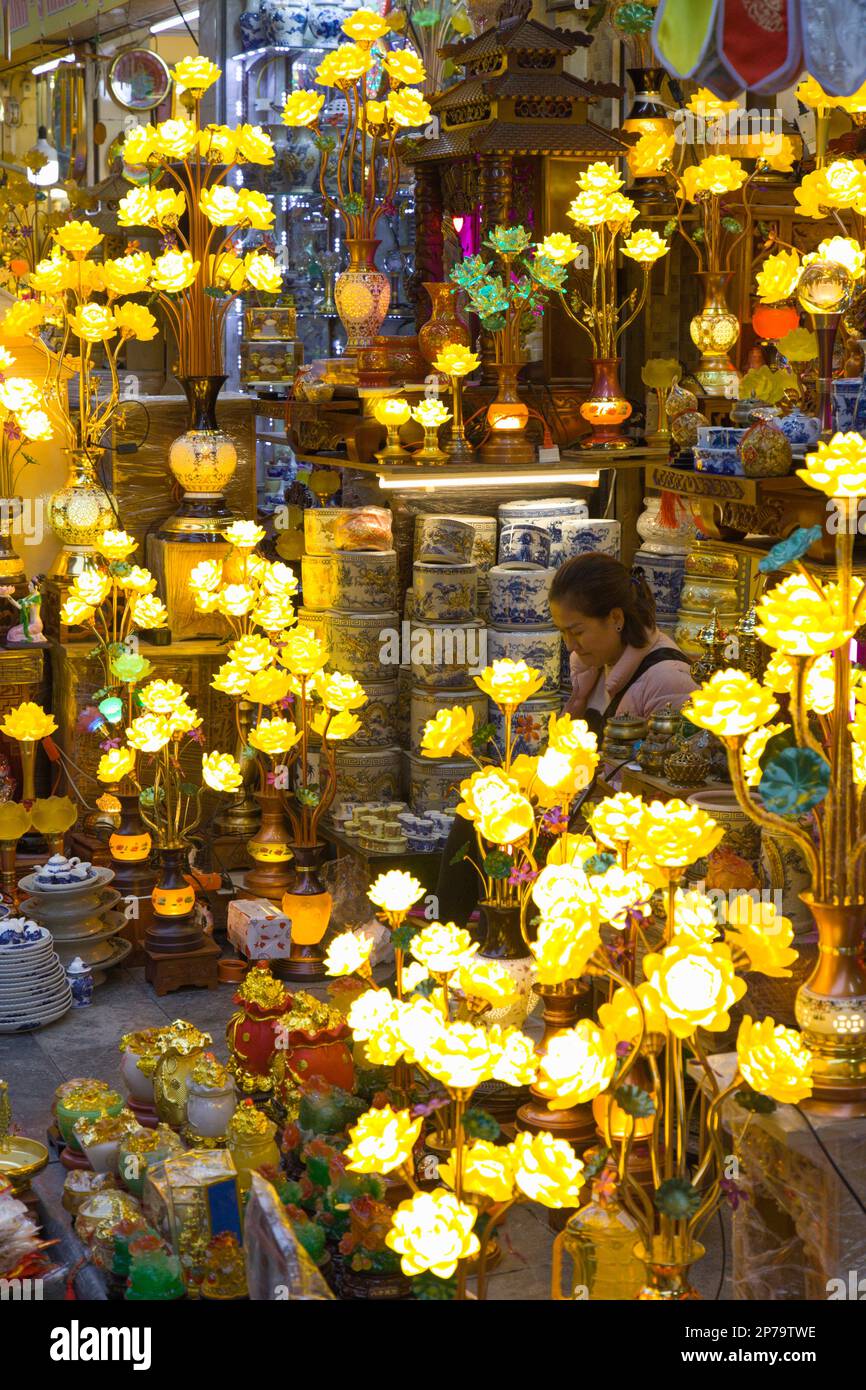 Lamps shop hi-res stock photography and images - Alamy