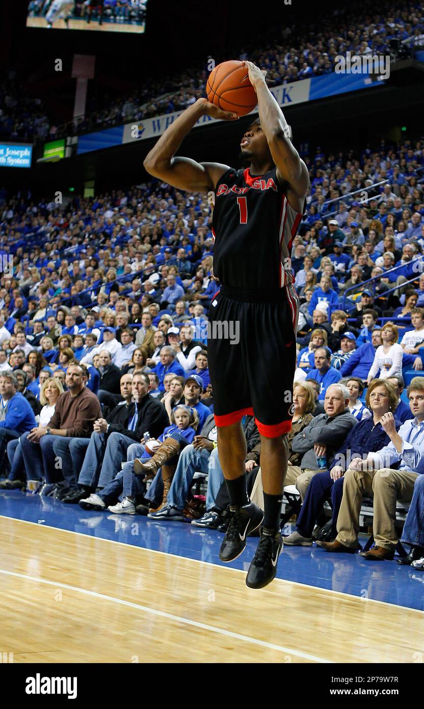 January 29, 2011 - Georgia Bulldogs guard Travis Leslie (1) shoots a ...