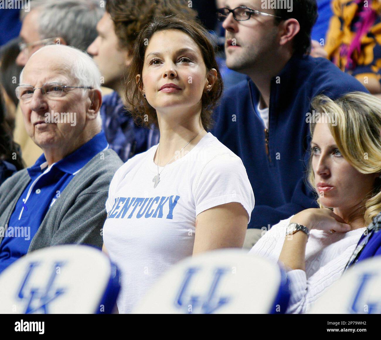 January 29 2011 Ashley Judd Cheers On The Kentucky Wildcats During An Ncaa Basketball Game At