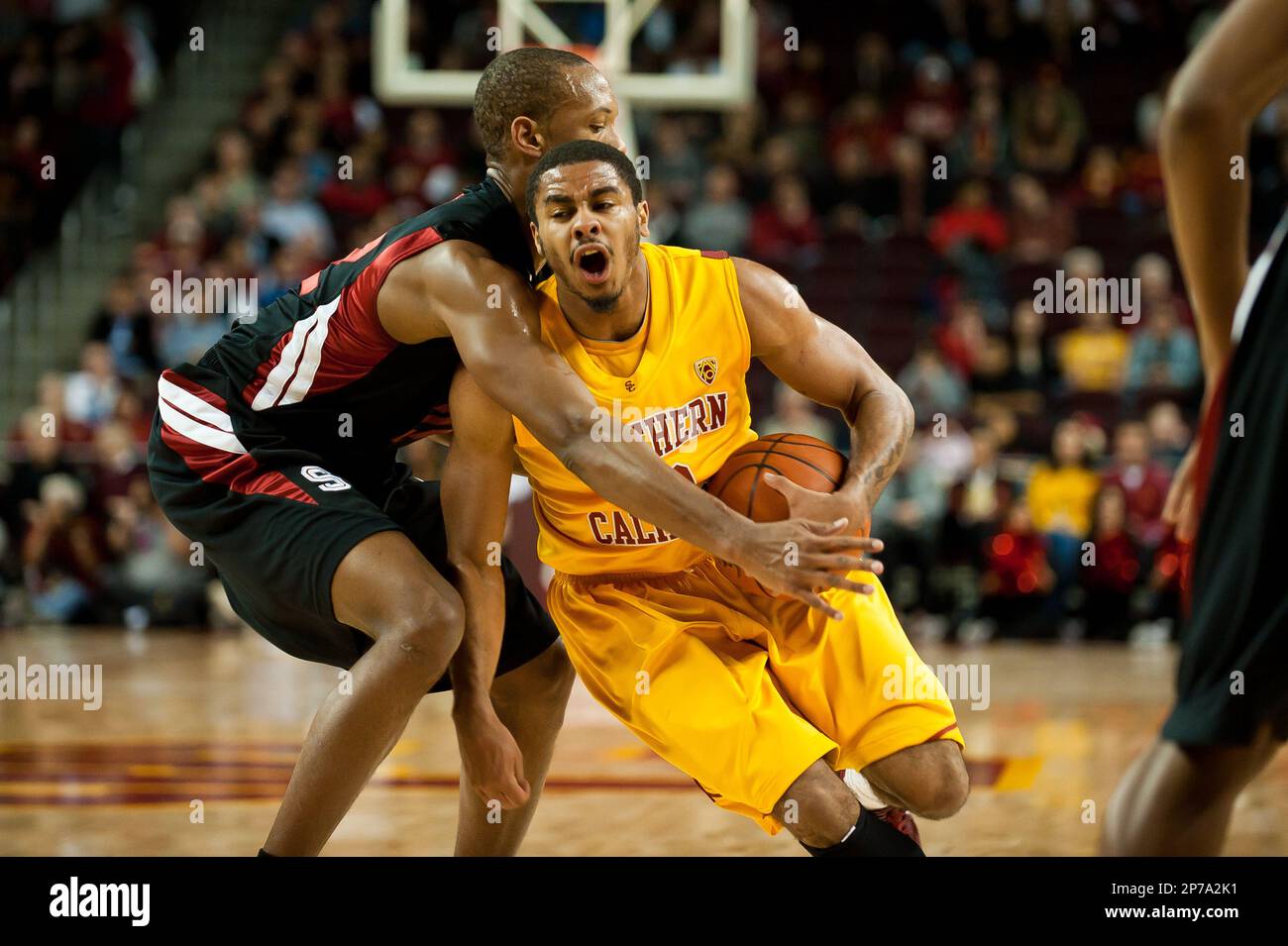 Southern California guard Jio Fontan (2) drives the ball towards the ...