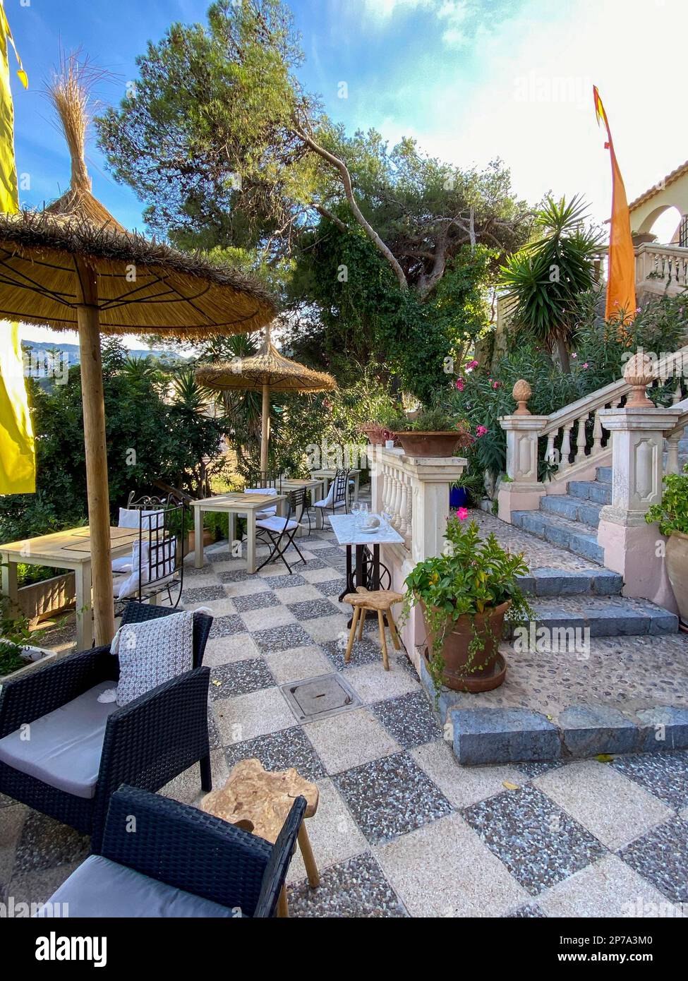 Garden mediterranean hi-res stock photography and images - Alamy