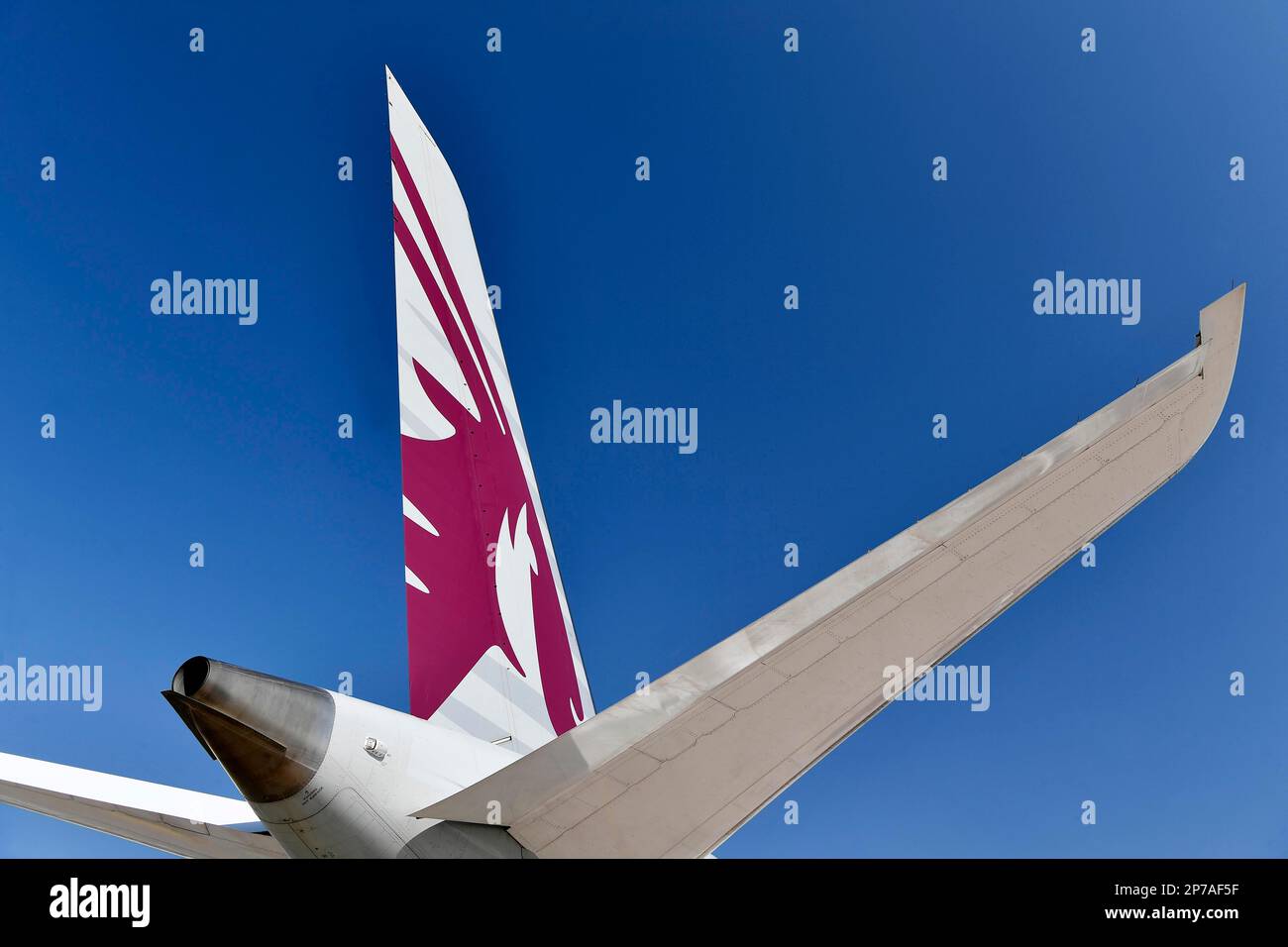 Qatar Airways Boeing B787-9 Dreamliner vertical stabiliser, rudder ...
