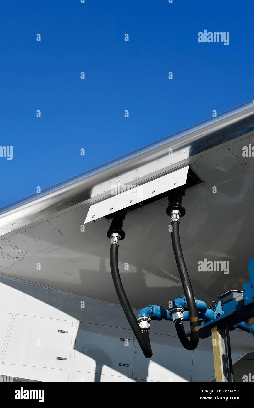 Refuelling aircraft hi-res stock photography and images - Alamy