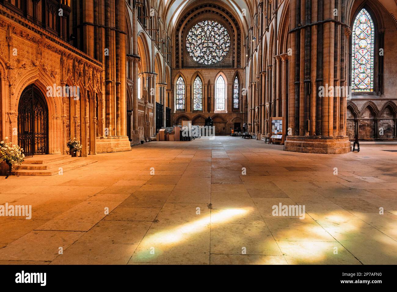Lincoln cathedral interior hi-res stock photography and images - Alamy