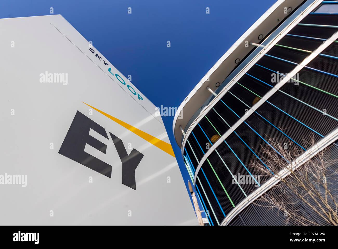 SkyLoop building at Stuttgart Airport, exterior view, Ernst & Young ...