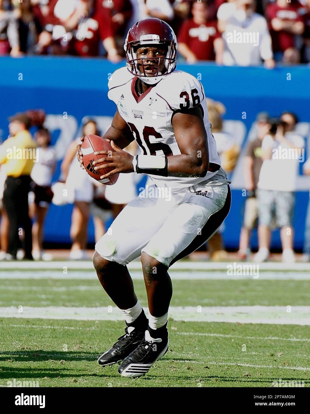Mississippi State Quarterback (36) Chris Relf on a running play in the ...