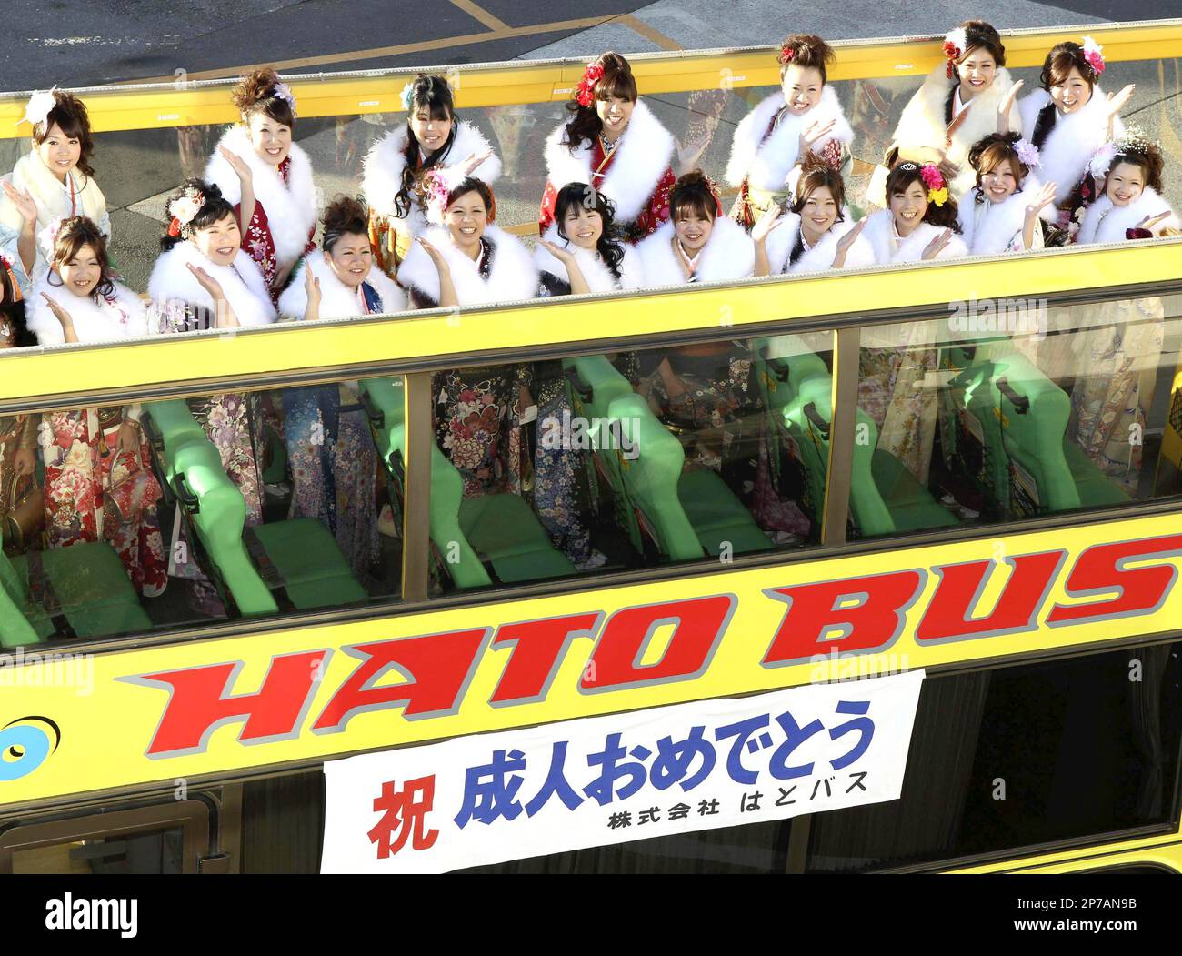 Hato Bus' female tour guides clad in kimono, waving their hands, pose ...