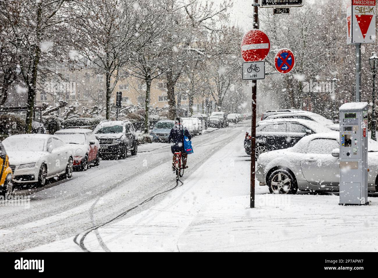 Snow covered dusseldorf germany hi-res stock photography and images - Alamy