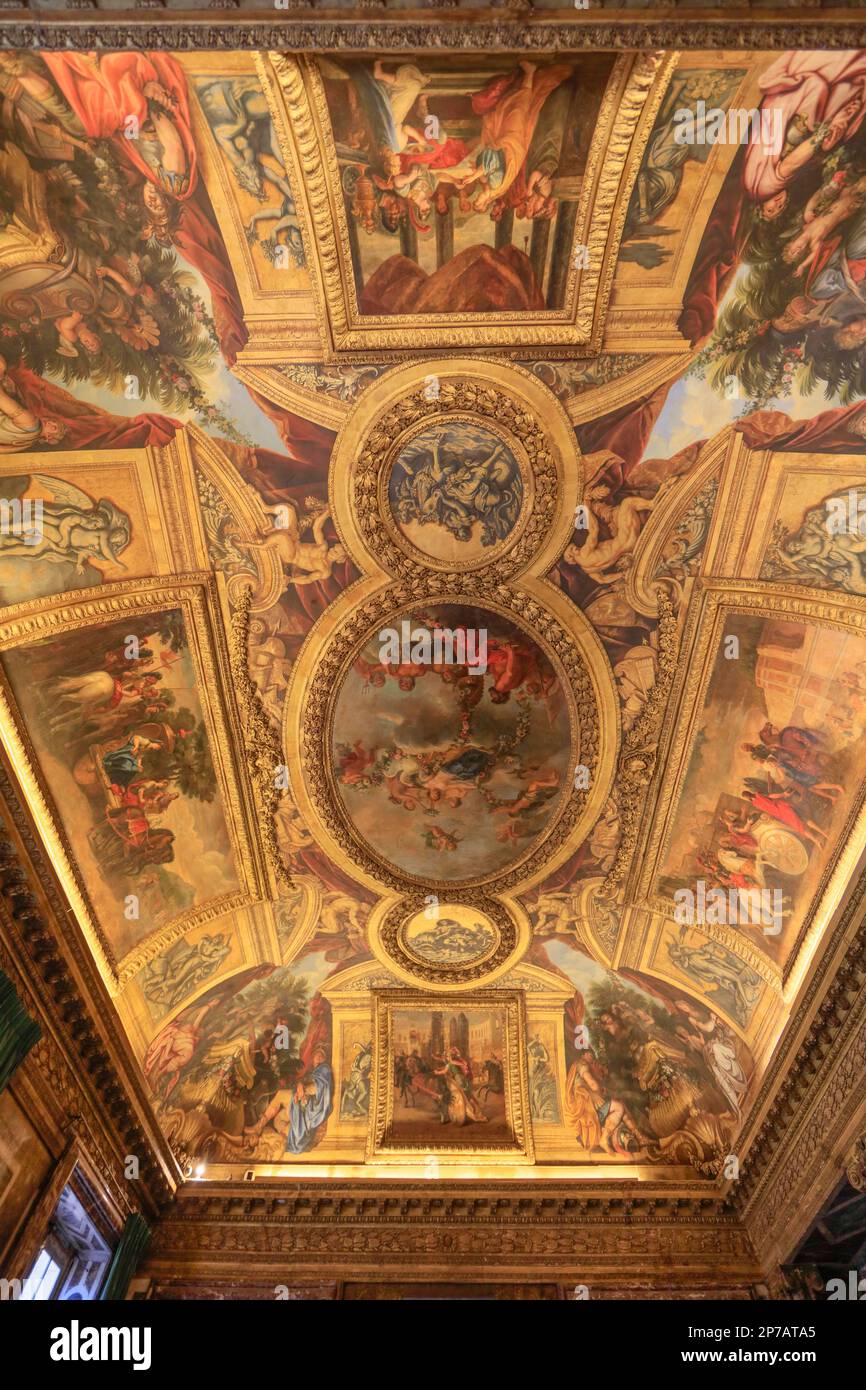 Palace of versailles interior parlor hi-res stock photography and ...