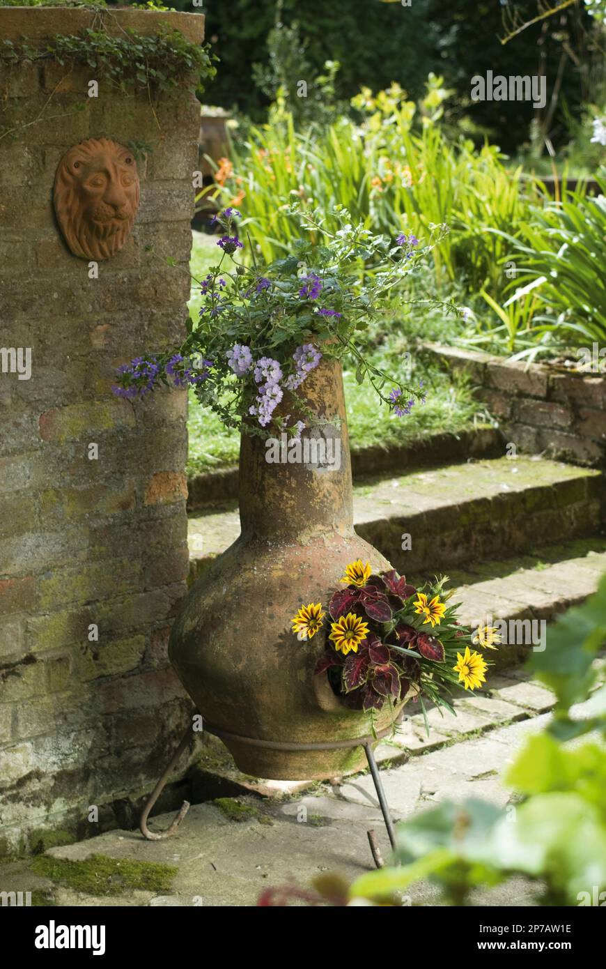 Chimney pot terrace hi-res stock photography and images - Alamy