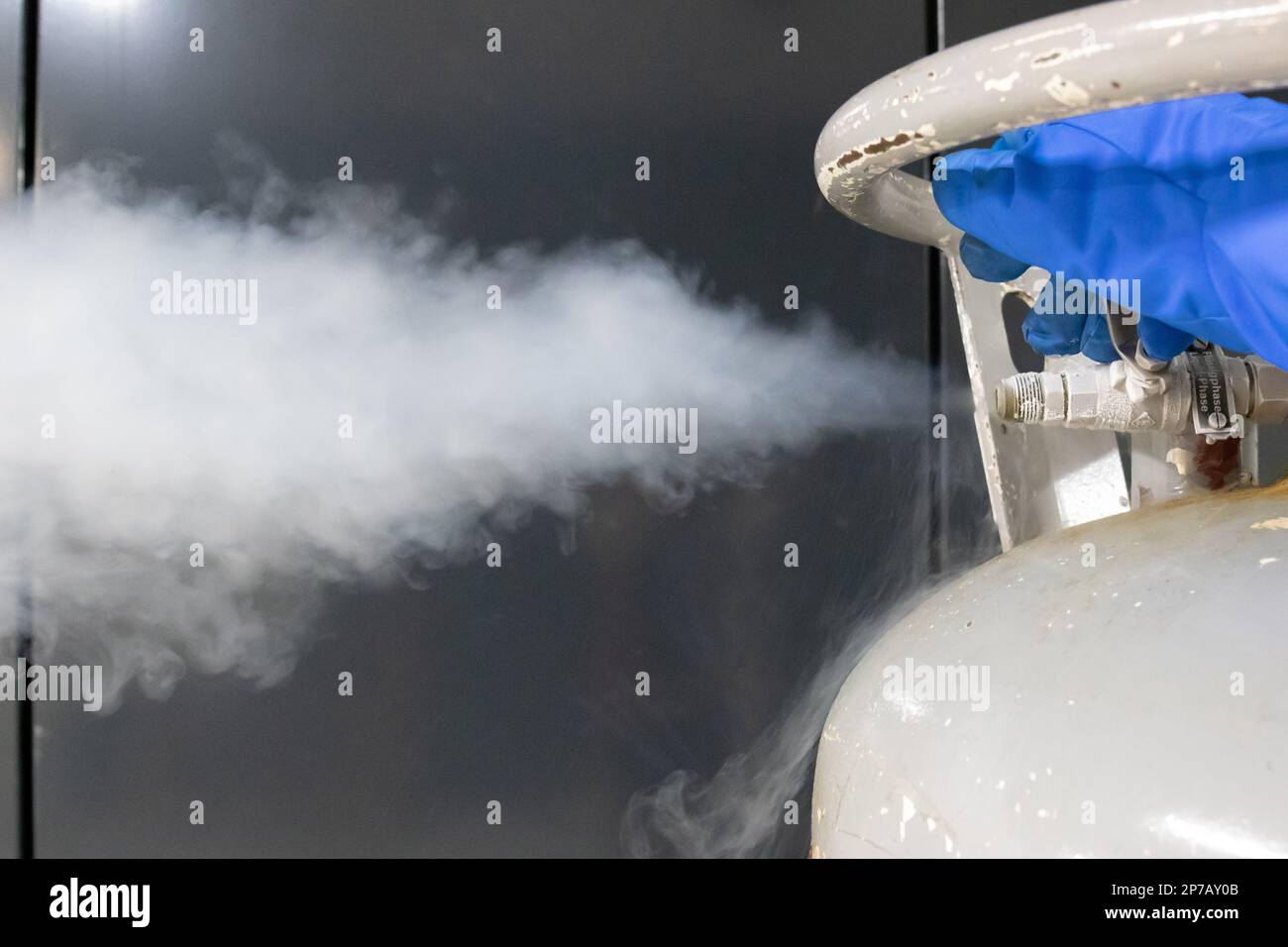 Liquid nitrogen tank hi-res stock photography and images - Alamy
