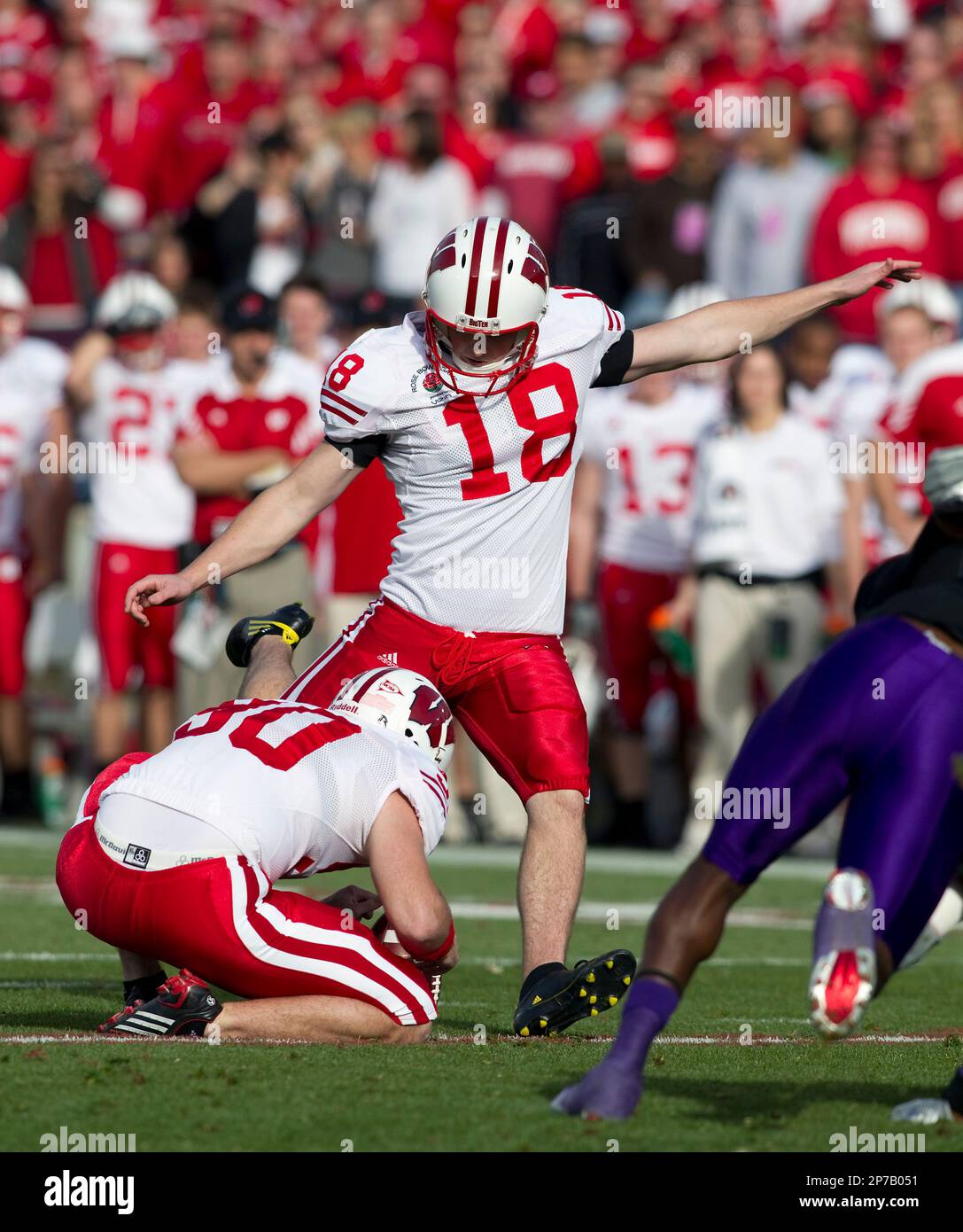Wisconsin Badgers kicker Philip Welch (18) kicks a field goal during ...