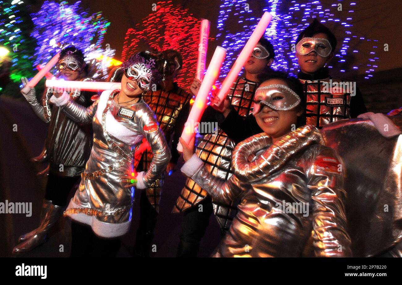 People wearing masks welcome the new year's day at the Lan Kwai Fong in ...