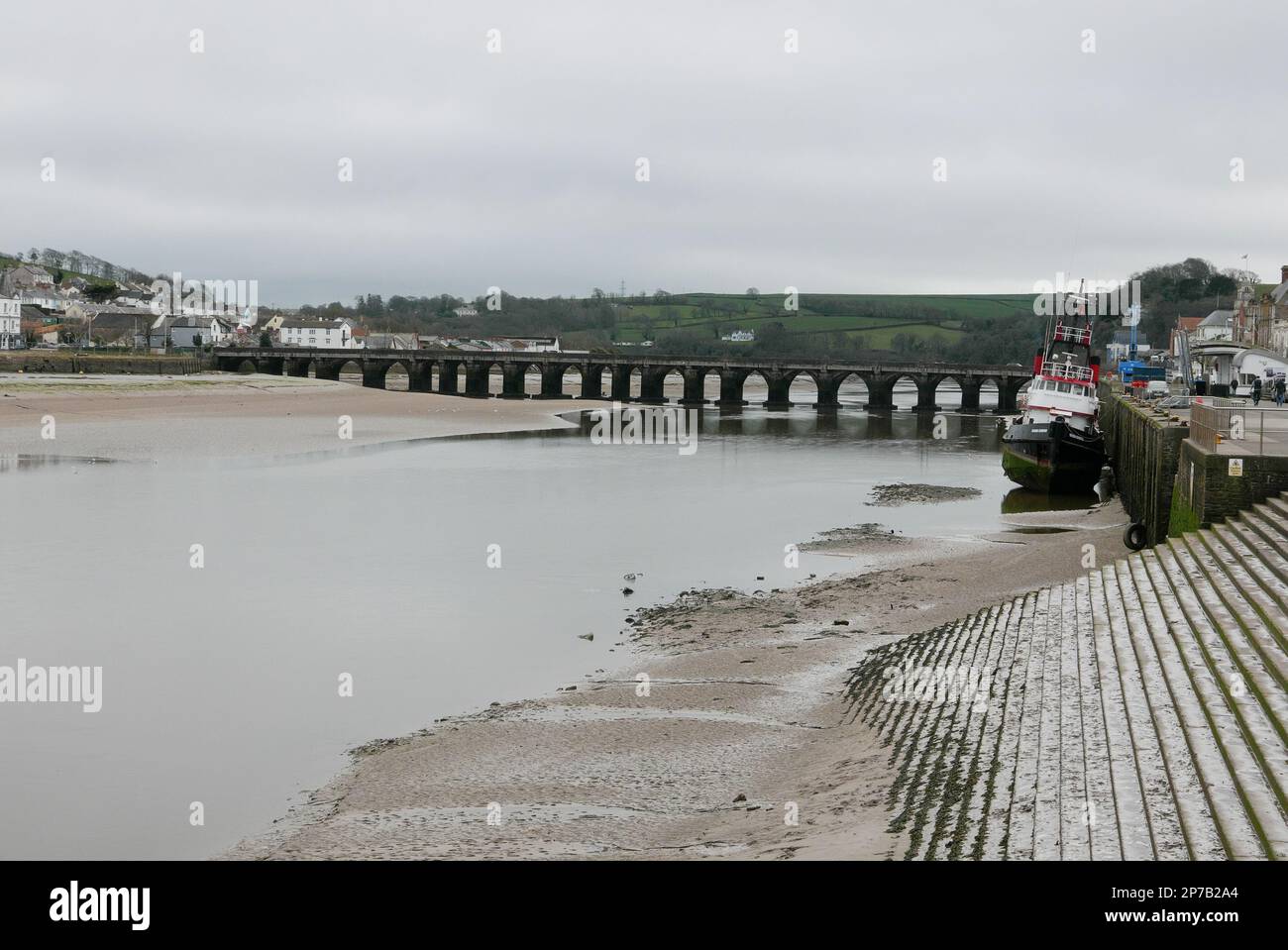 Looking upstream towards the Bideford Long Bridge. Torridge Estuary ...