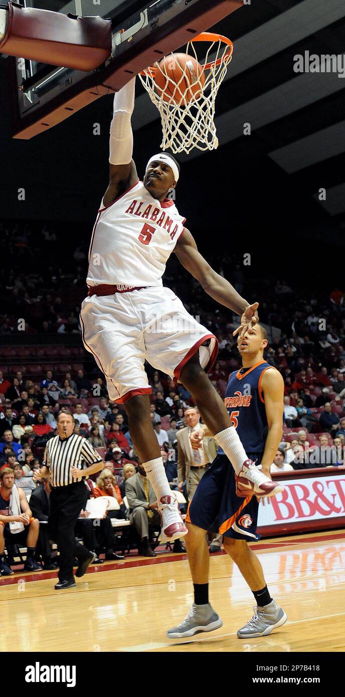 Alabama's Tony Mitchell (5) dunks the basketball after beating ...