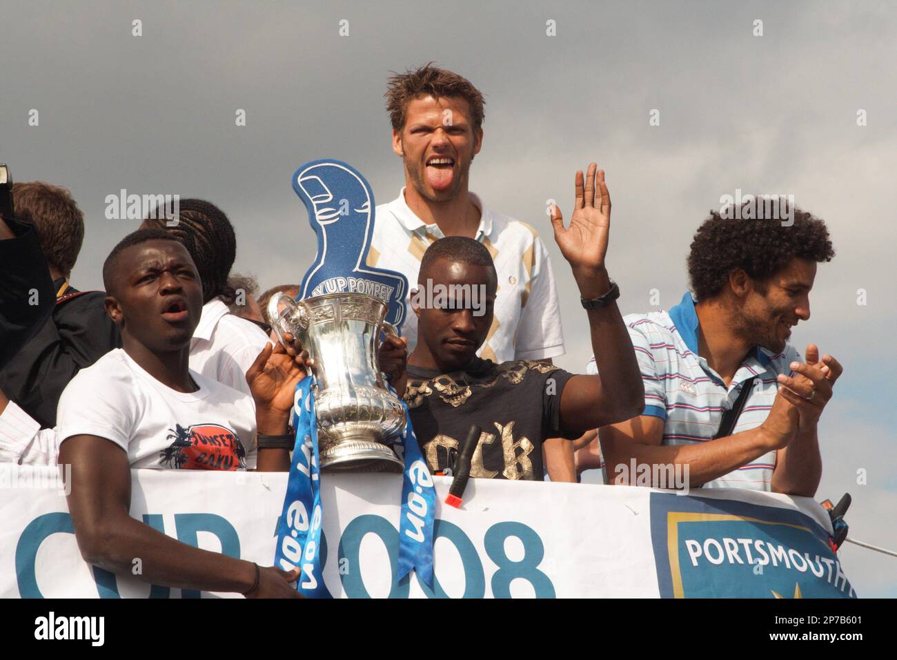 Fa cup winners bus hi-res stock photography and images - Alamy