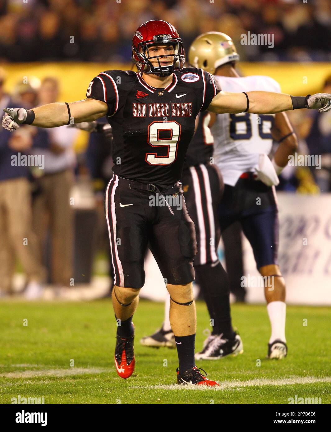 San Diego State Aztecs linebacker Miles Burris (9) celebrates after ...
