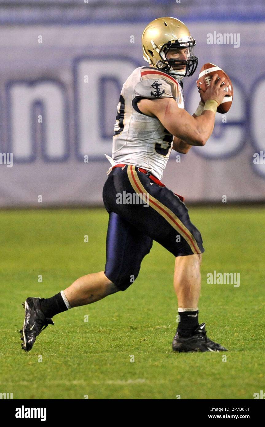 December 23, 2010 San Diego, CA..Navy's Alexander Teich #39 catches a ...