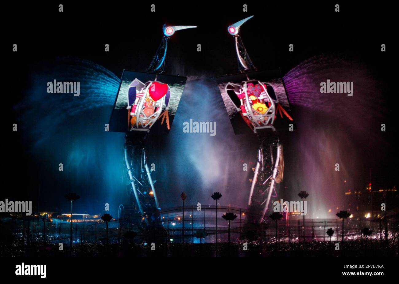 A pair of 10-storey high robotic cranes, the world's largest ...