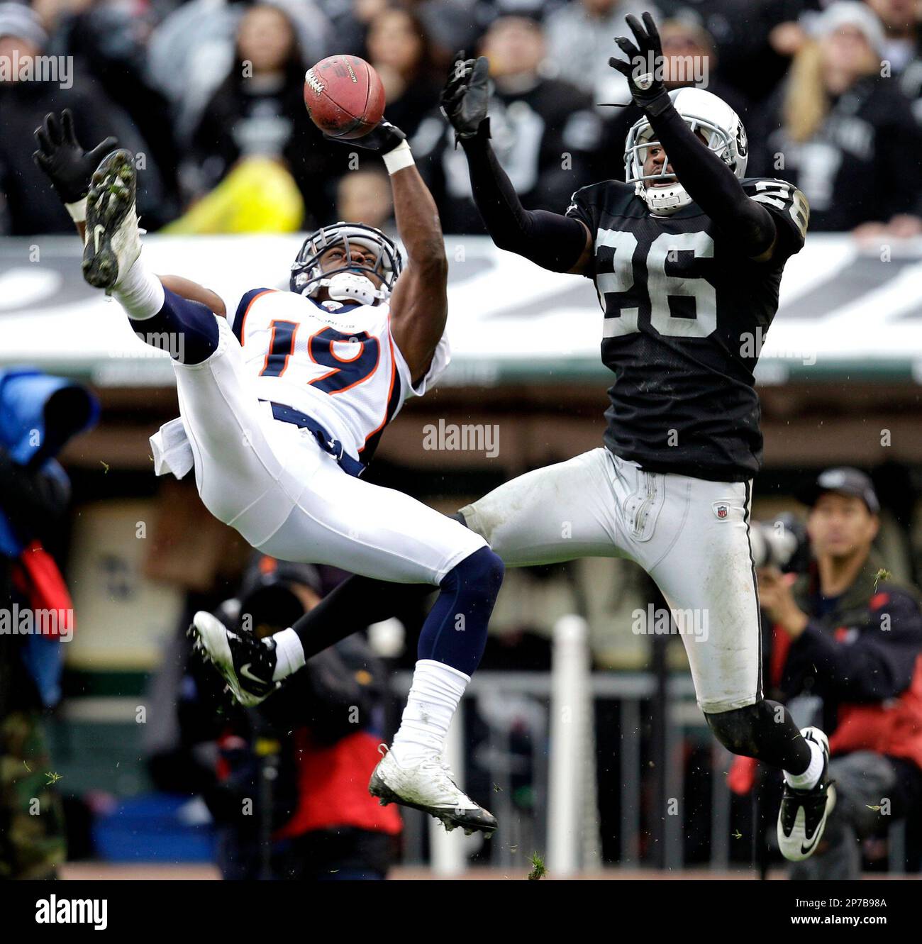 Denver Broncos wide receiver Eddie Royal (19) can't catch a pass as ...