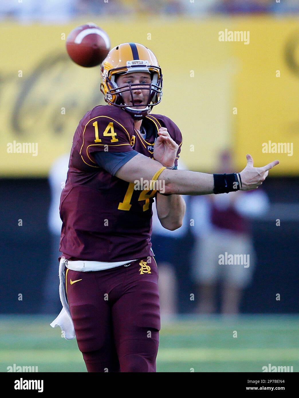 Arizona State Sun Devils quarterback Steven Threet in the first quarter ...