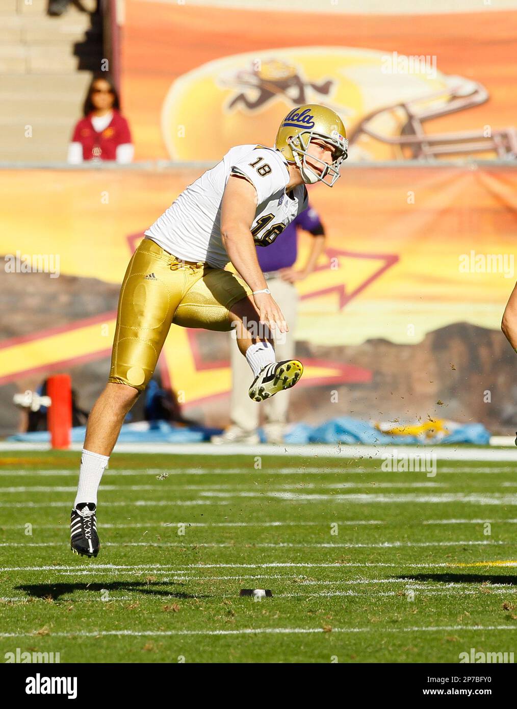 UCLA Bruins kicker Jeff Locke in the first quarter against the Arizona ...
