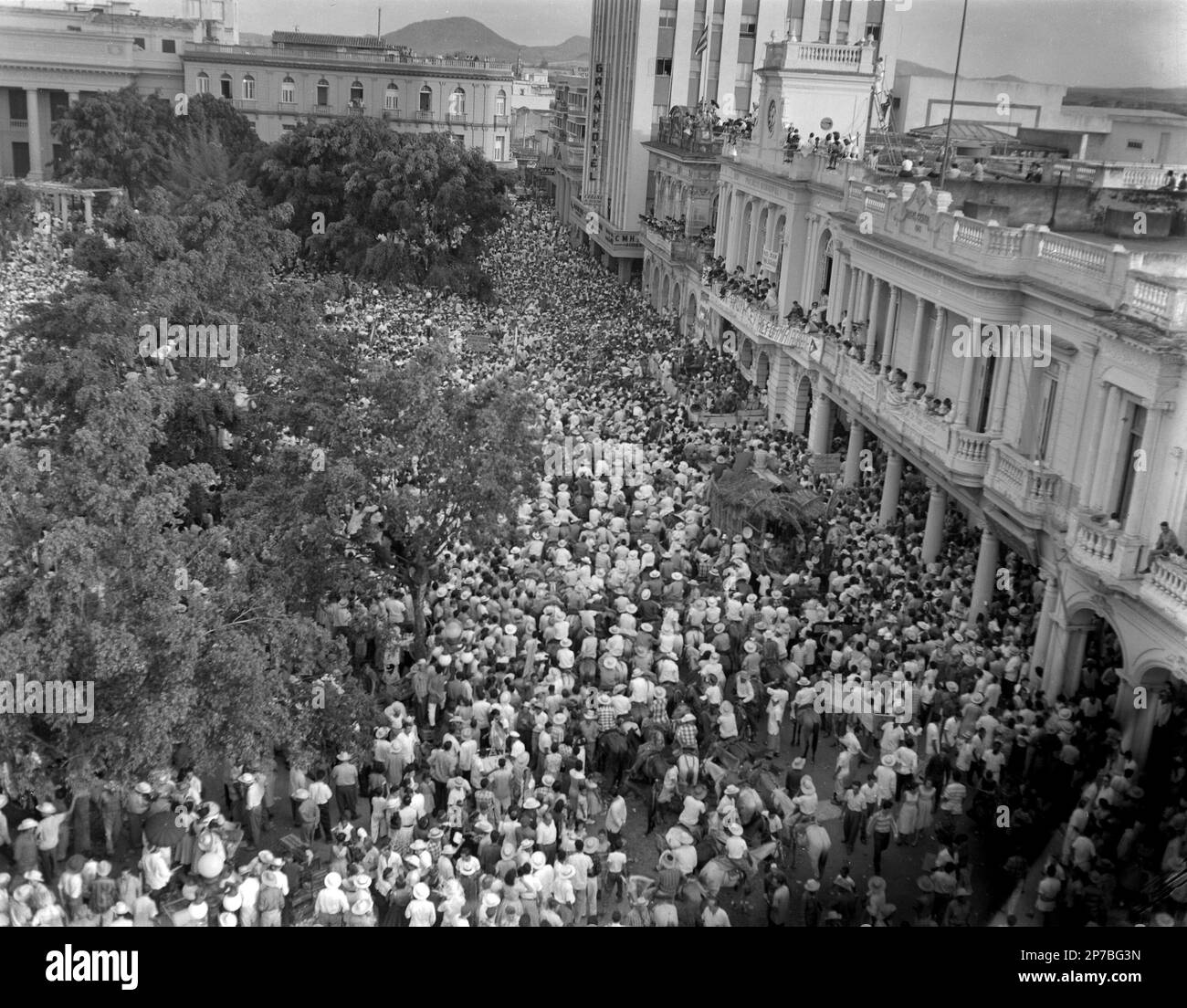 Residents gather at the Che Guevara Square during the visit of Cuban ...