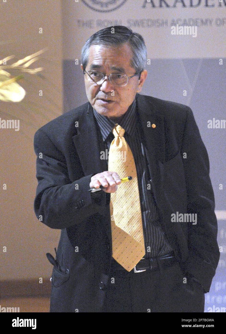 Eiichi Negishi deliveres his Nobel Lecture at Aula Magna, Stockholm ...
